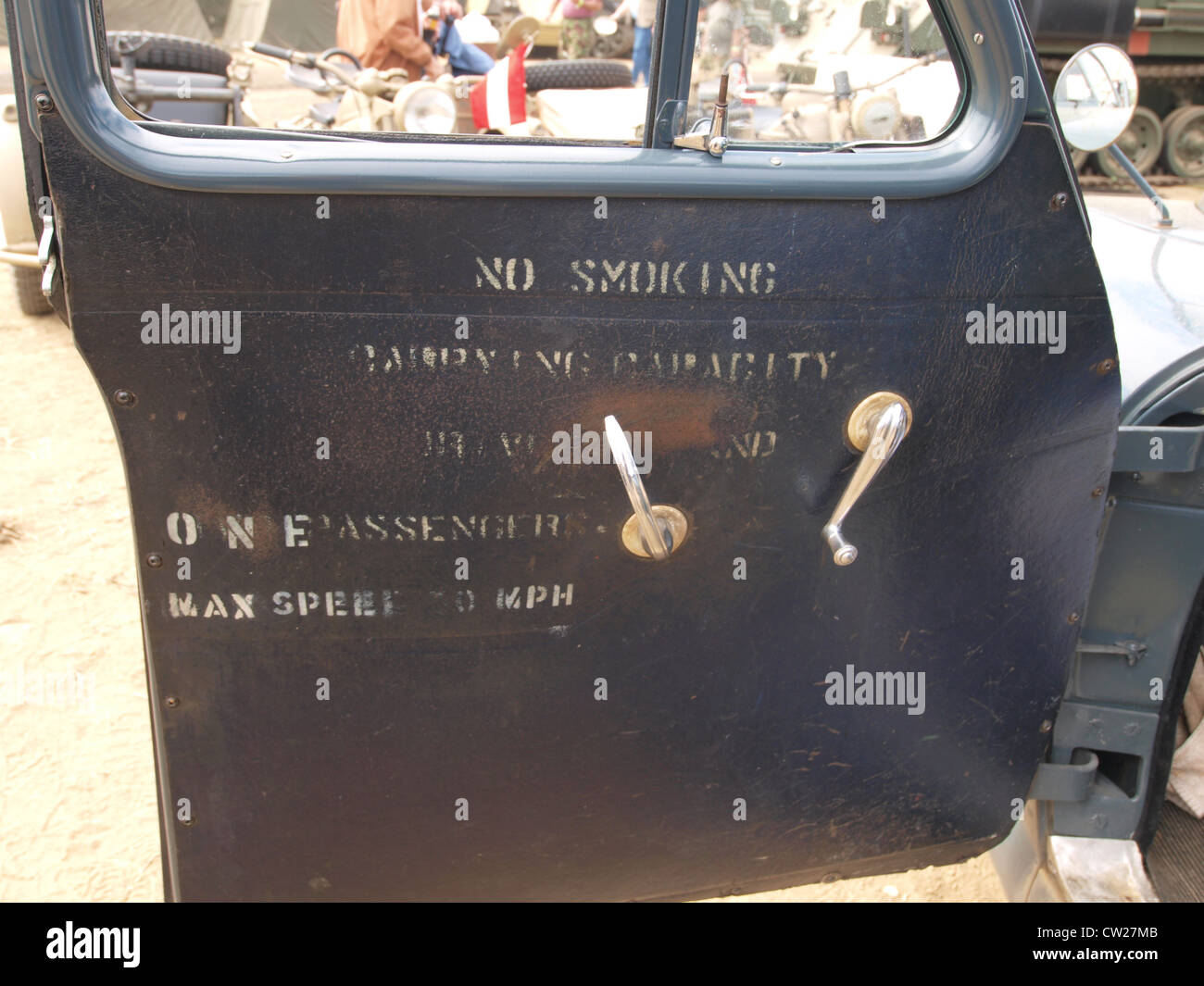 Standard vanguard car hi-res stock photography and images - Alamy