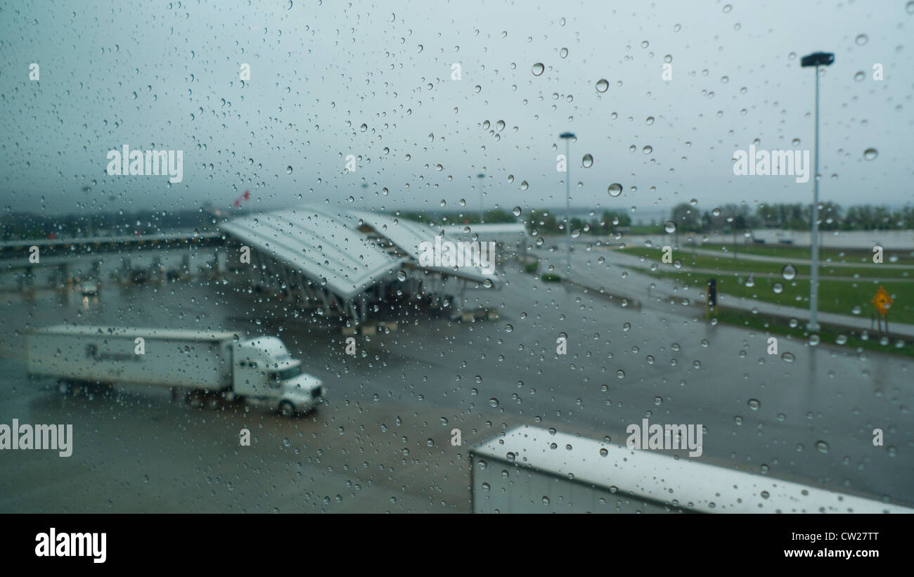 View of Customs building on the Canadian side of the Peace Bridge ...