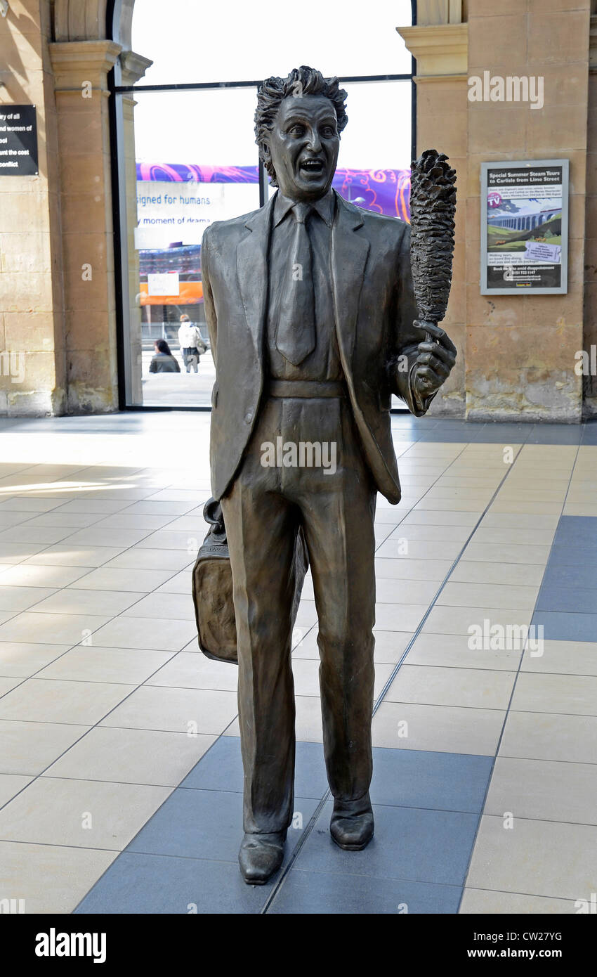 The statue of the famous comedian "Ken Dodd Stock Photo - Alamy