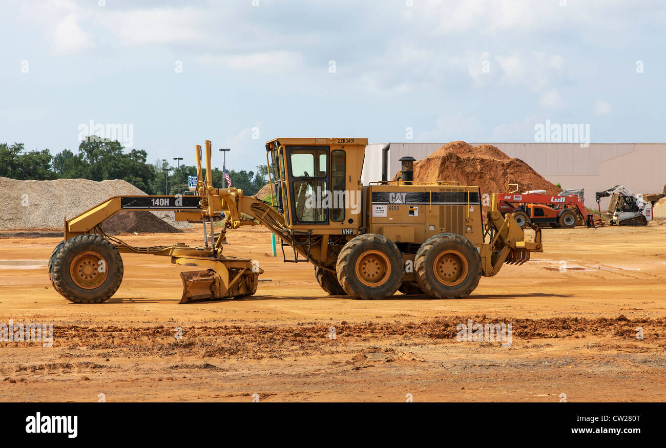 Cat caterpillar scraper earth mover hi-res stock photography and images ...