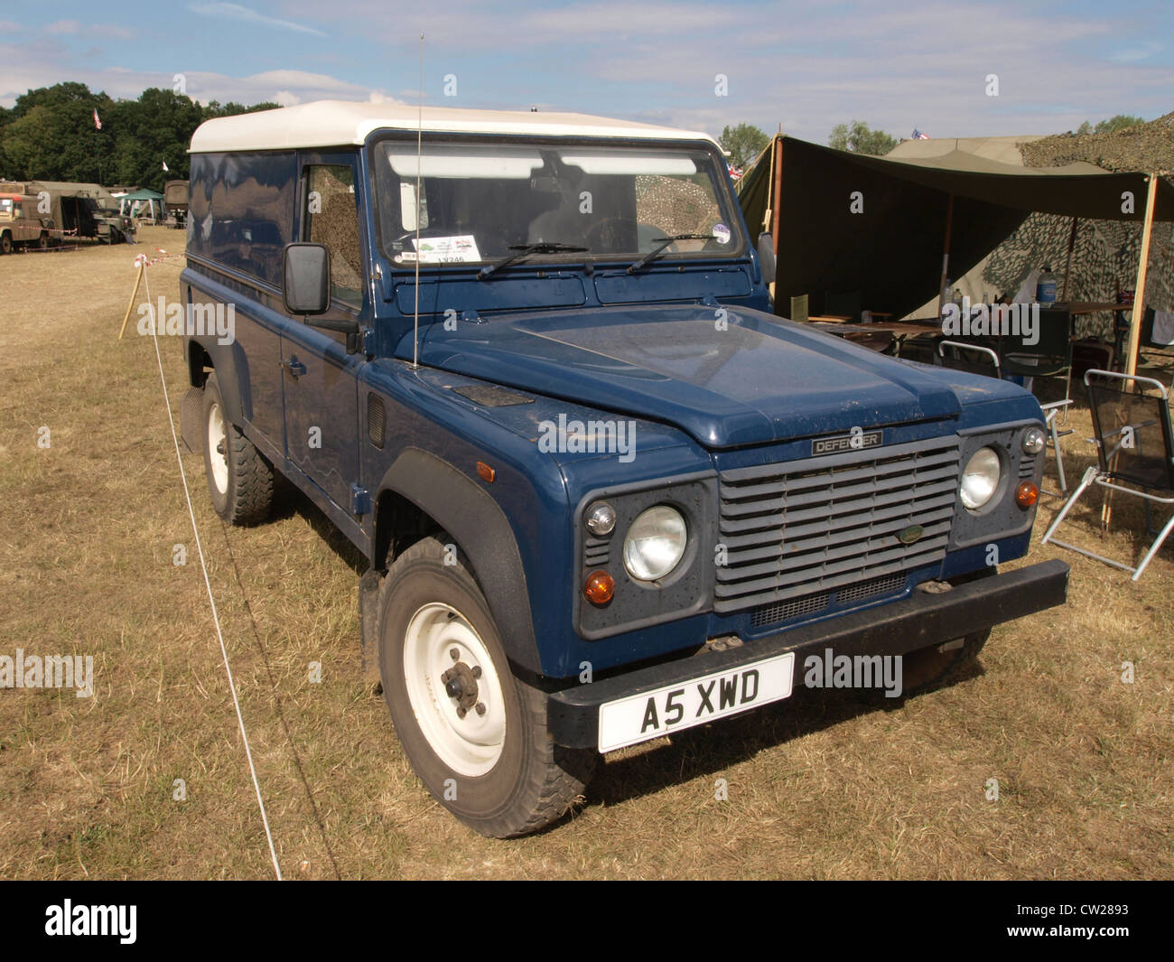 Land rover wolf hi-res stock photography and images - Alamy