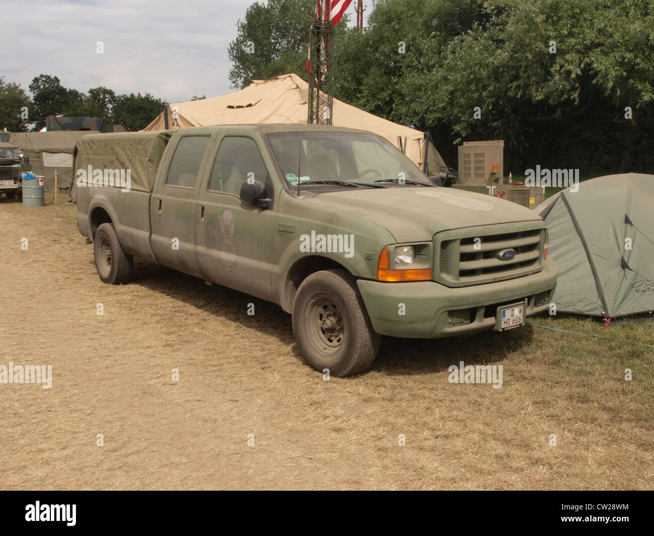 Ford f 350 military hi-res stock photography and images - Alamy