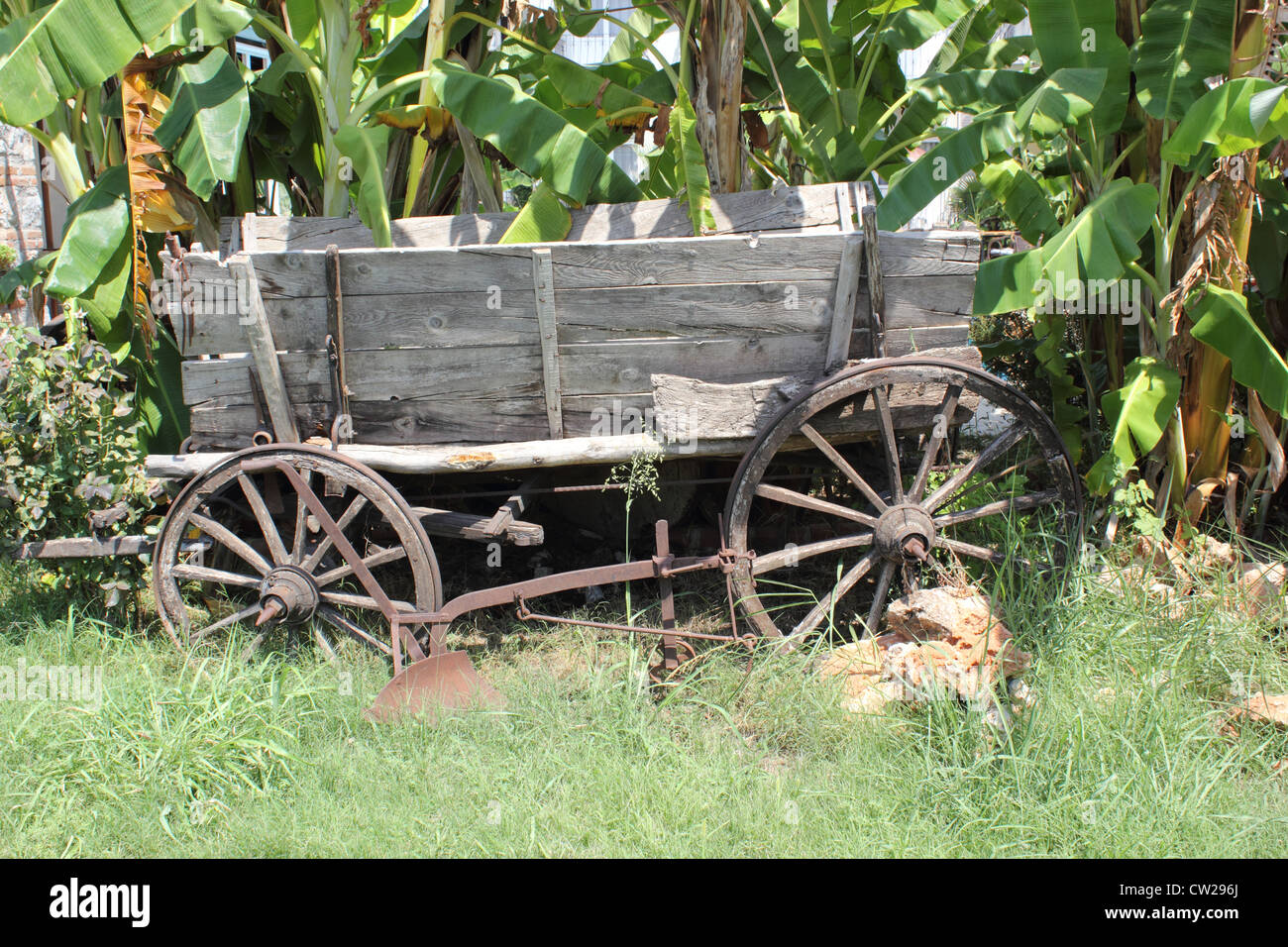 Vintage wooden cart Stock Photo - Alamy