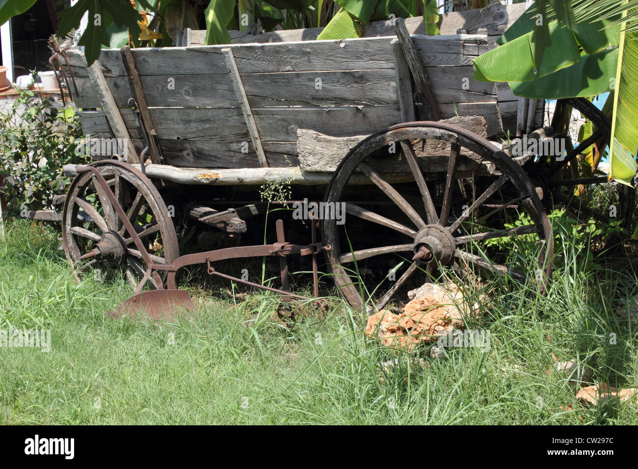 Vintage wooden cart Stock Photo - Alamy