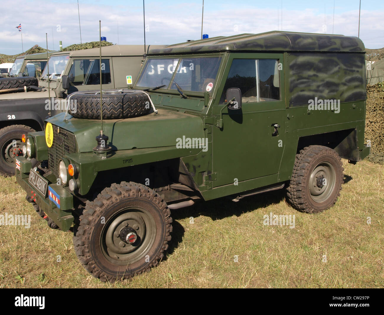 Tracked land rover hi-res stock photography and images - Alamy