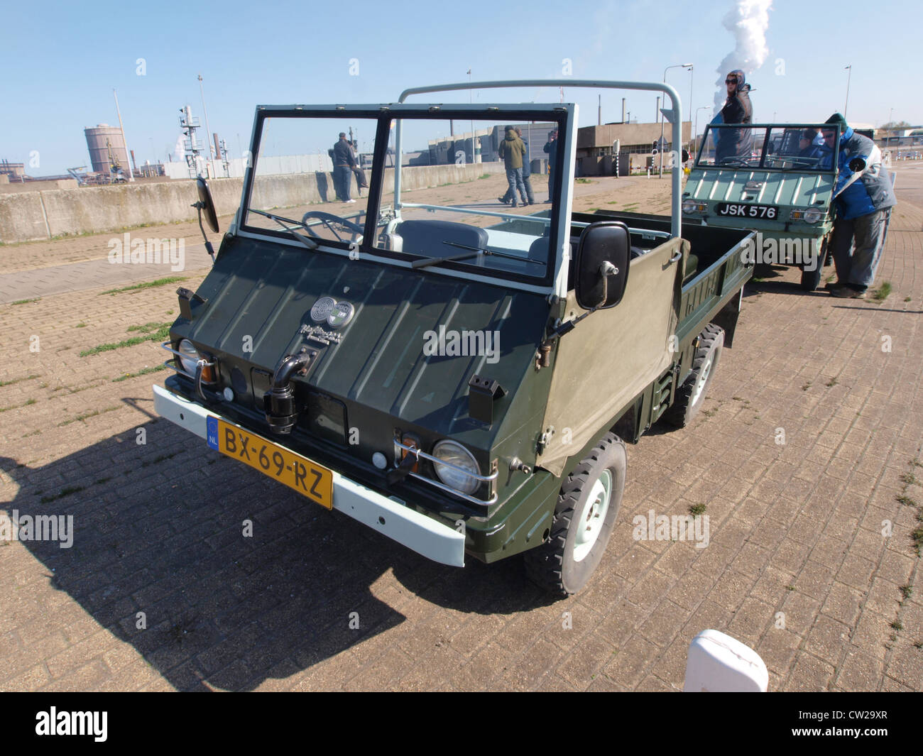 The Steyer Puch Hzflinger 700 AP is a 4-wheel drive military vehicle ...