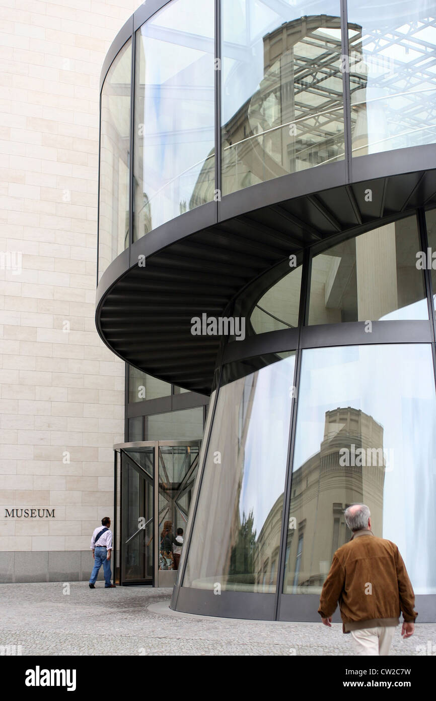 Berlin, visitors at DHM Pei building Stock Photo - Alamy
