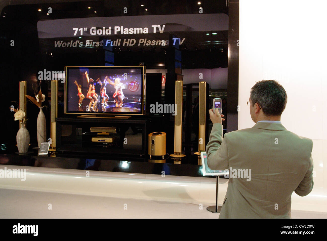 Hd advertising display hi-res stock photography and images - Alamy