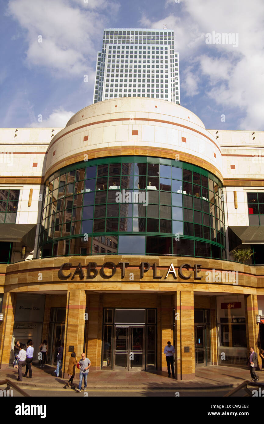 Cabot Square Canary Wharf London England UK Stock Photo - Alamy