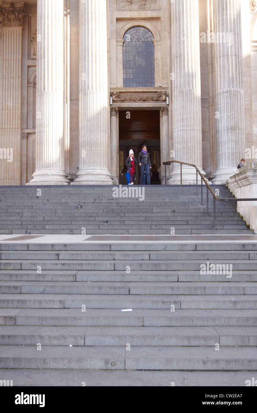 St pauls cathedral steps hi-res stock photography and images - Alamy