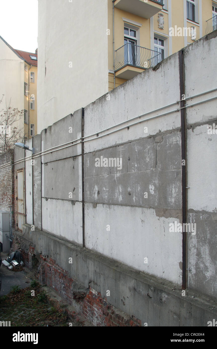 Former berlin wall remnant hi-res stock photography and images - Alamy