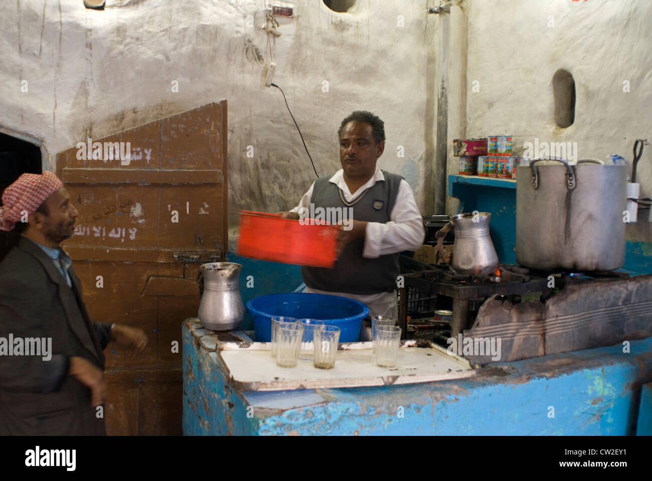 Tea Bar in the old city of Sana'a, a UNESCO World Heritage Site, Yemen ...