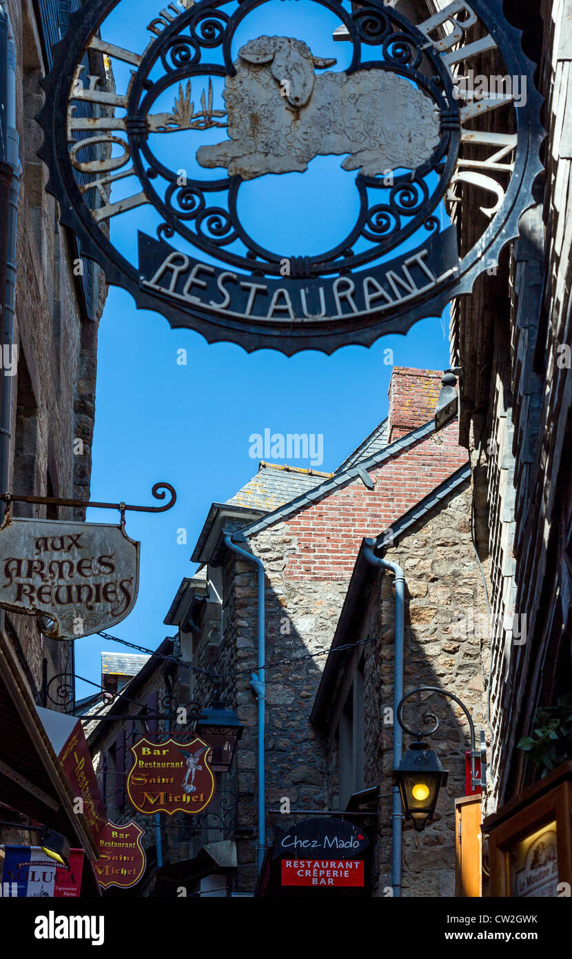 Medieval store sign hi-res stock photography and images - Alamy