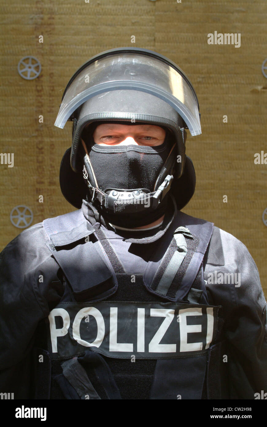 Swat team bulletproof hi-res stock photography and images - Alamy