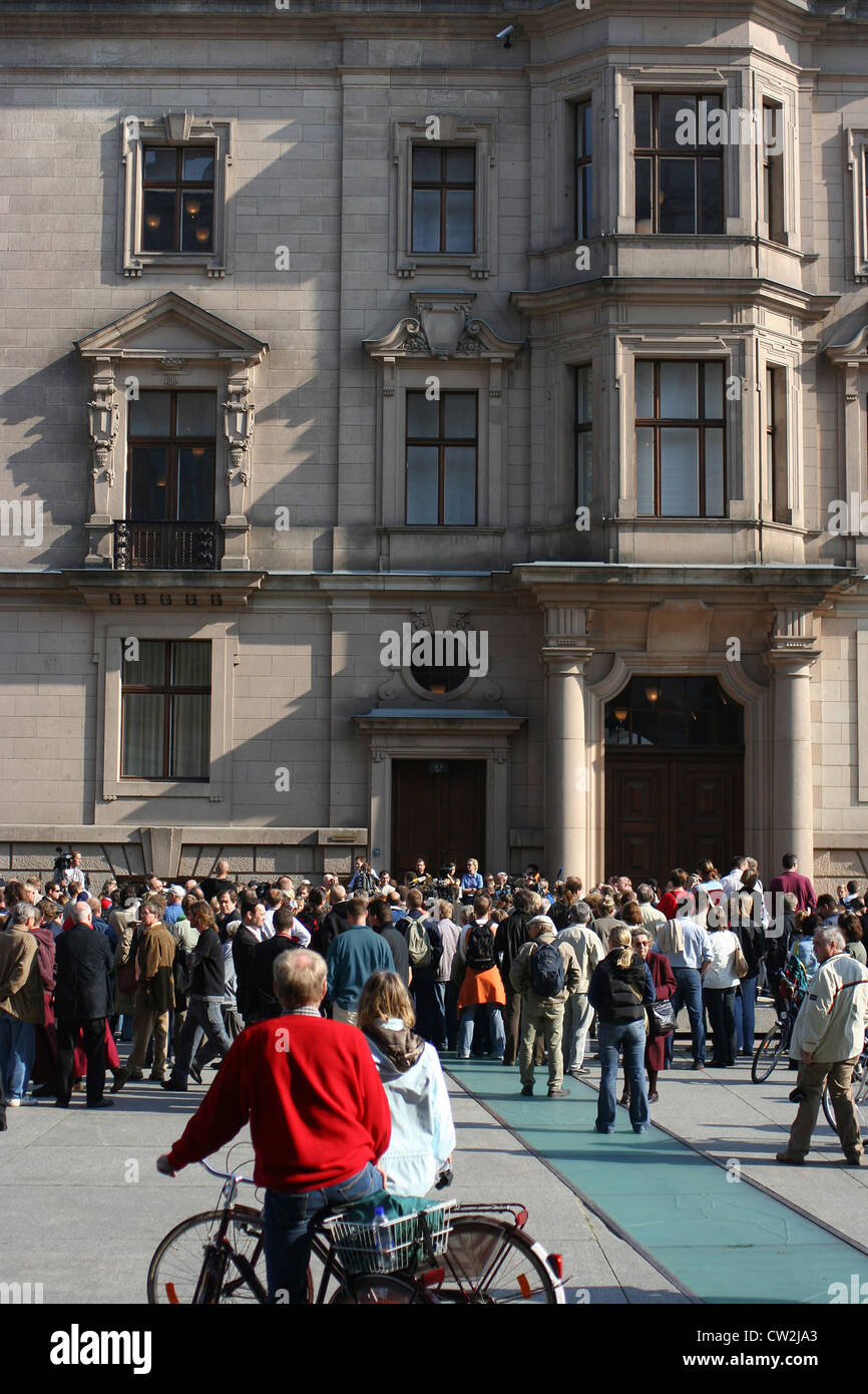 Dpg symbol hi-res stock photography and images - Alamy