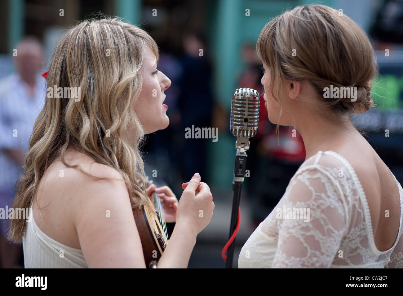 Famous female singers hi-res stock photography and images - Alamy