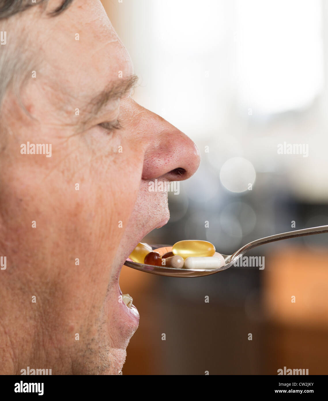 Senior tablets hi-res stock photography and images - Alamy