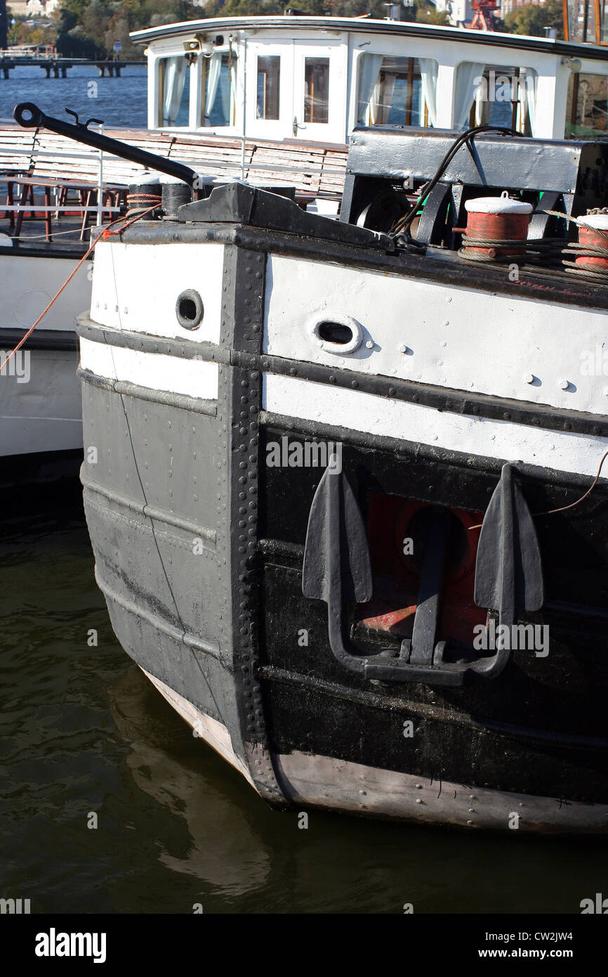 Bow of barge hi-res stock photography and images - Alamy