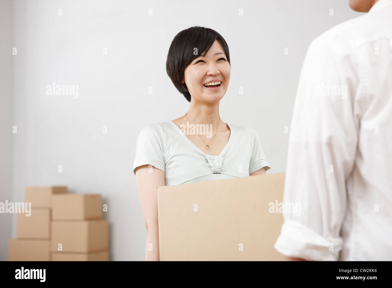 Couple moving cardboard box Stock Photo - Alamy