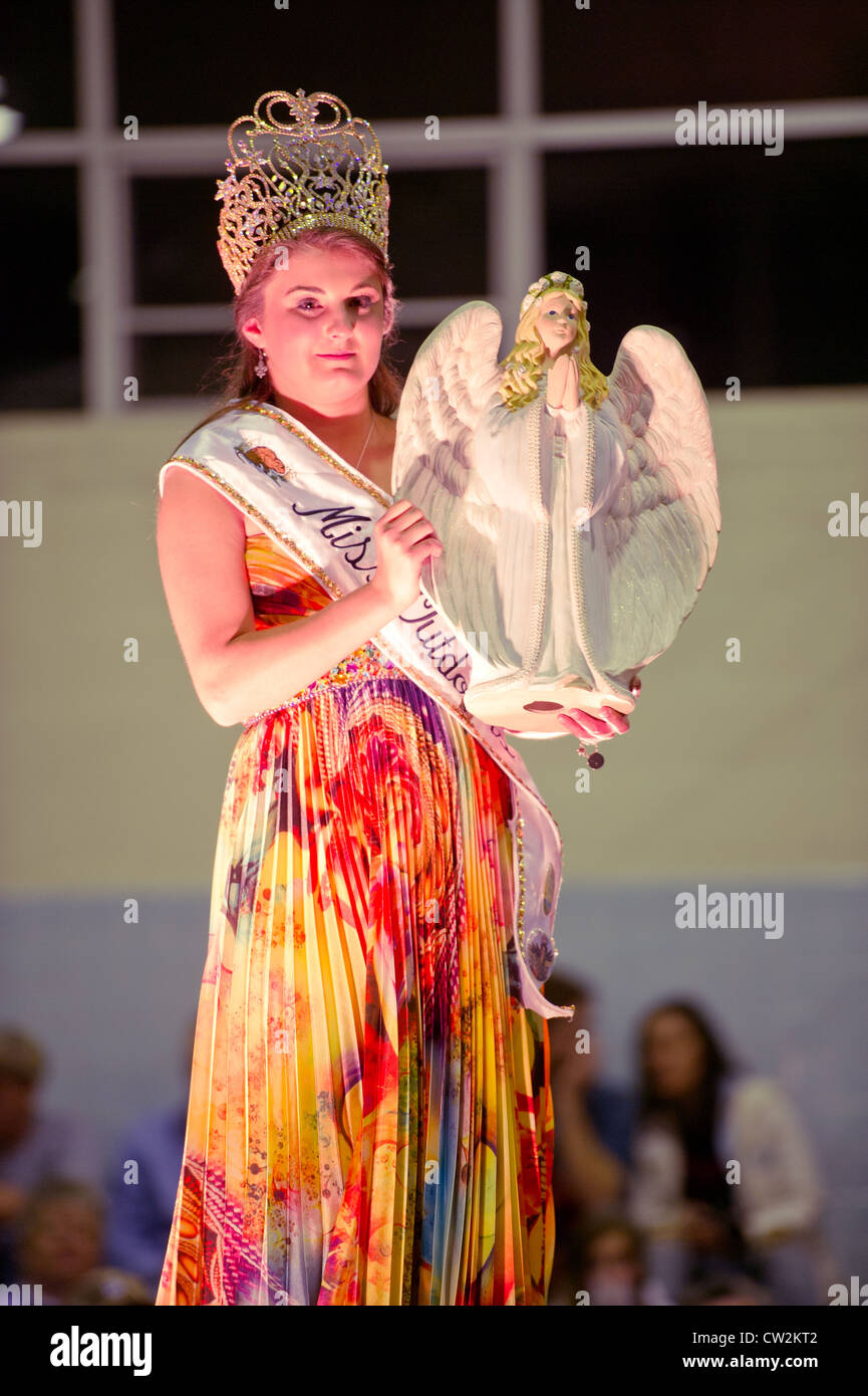 Beauty pageant hi-res stock photography and images - Alamy