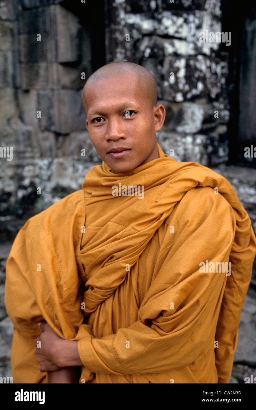 Cambodia Angkor Wat theravada buddhist monk Stock Photo - Alamy