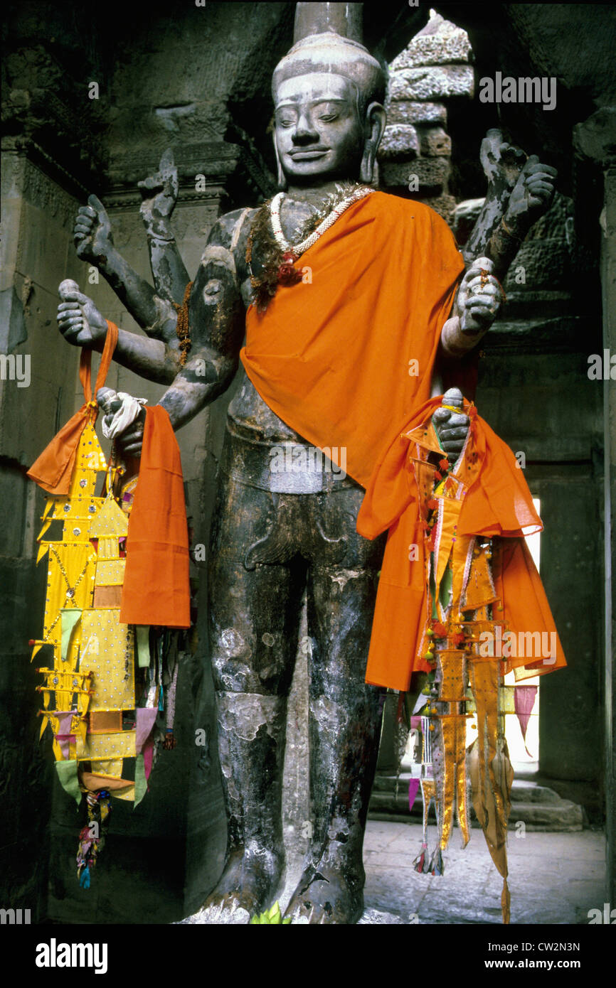 Cambodia Angkor Wat Vishnu statue Stock Photo - Alamy