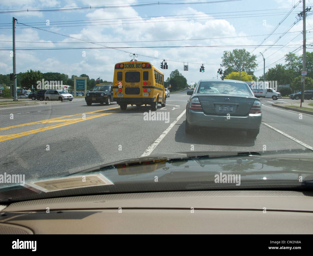 Green traffic light arrow hi-res stock photography and images - Alamy