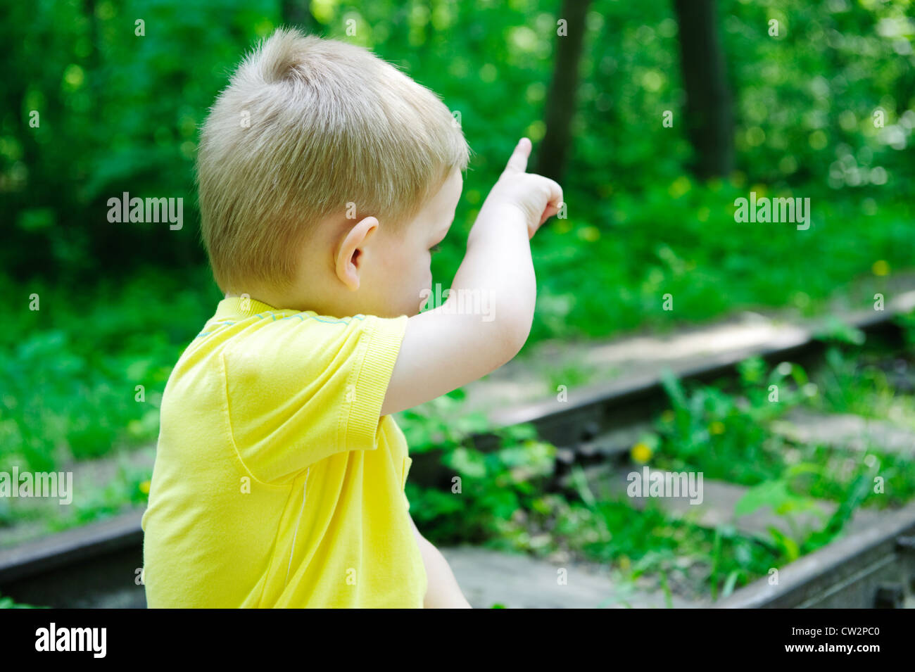 Kid pointing ahead hi-res stock photography and images - Alamy