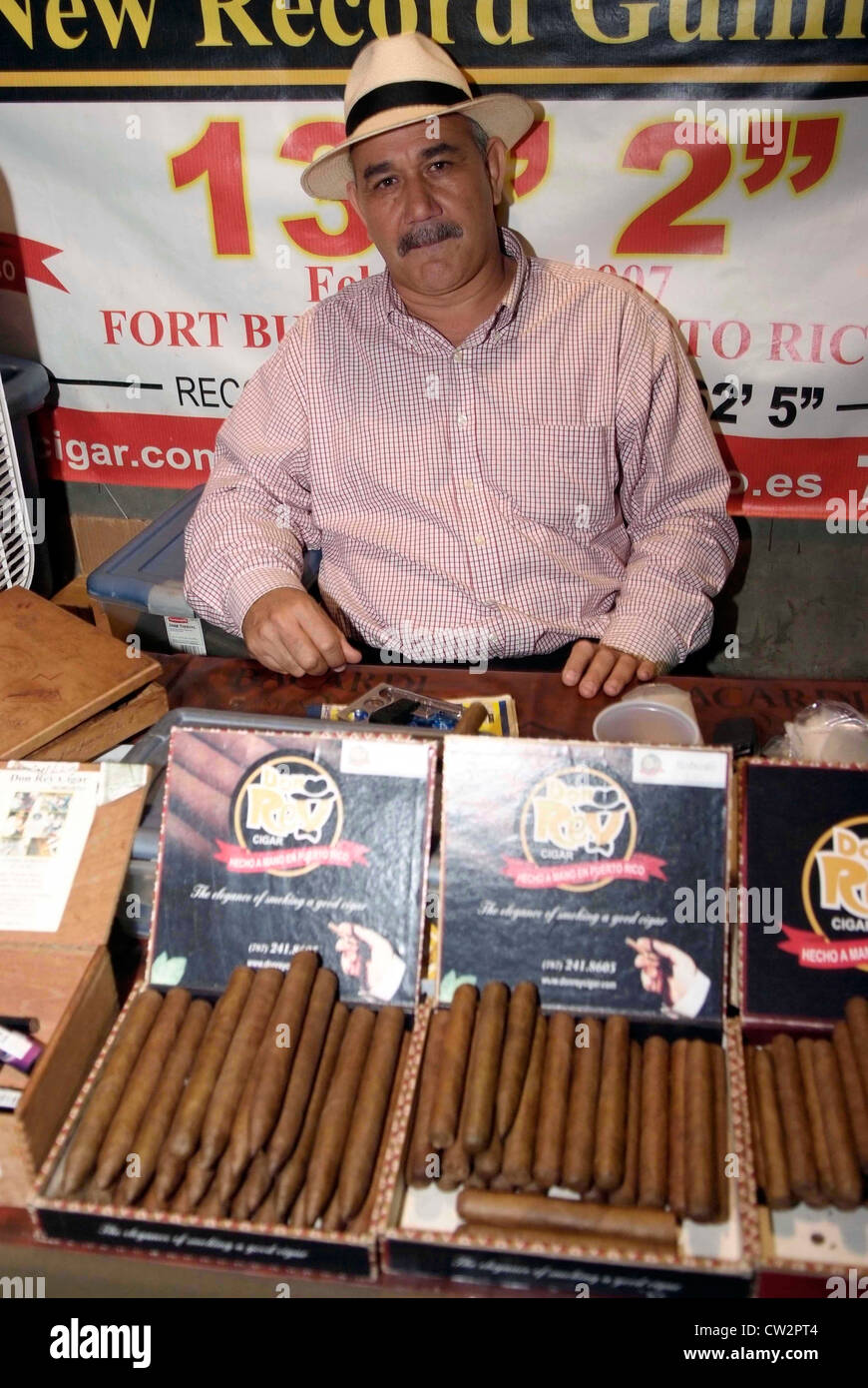 PUERTO RICO SAN JUAN Plaza Mercado Friday night is party night. Street ...