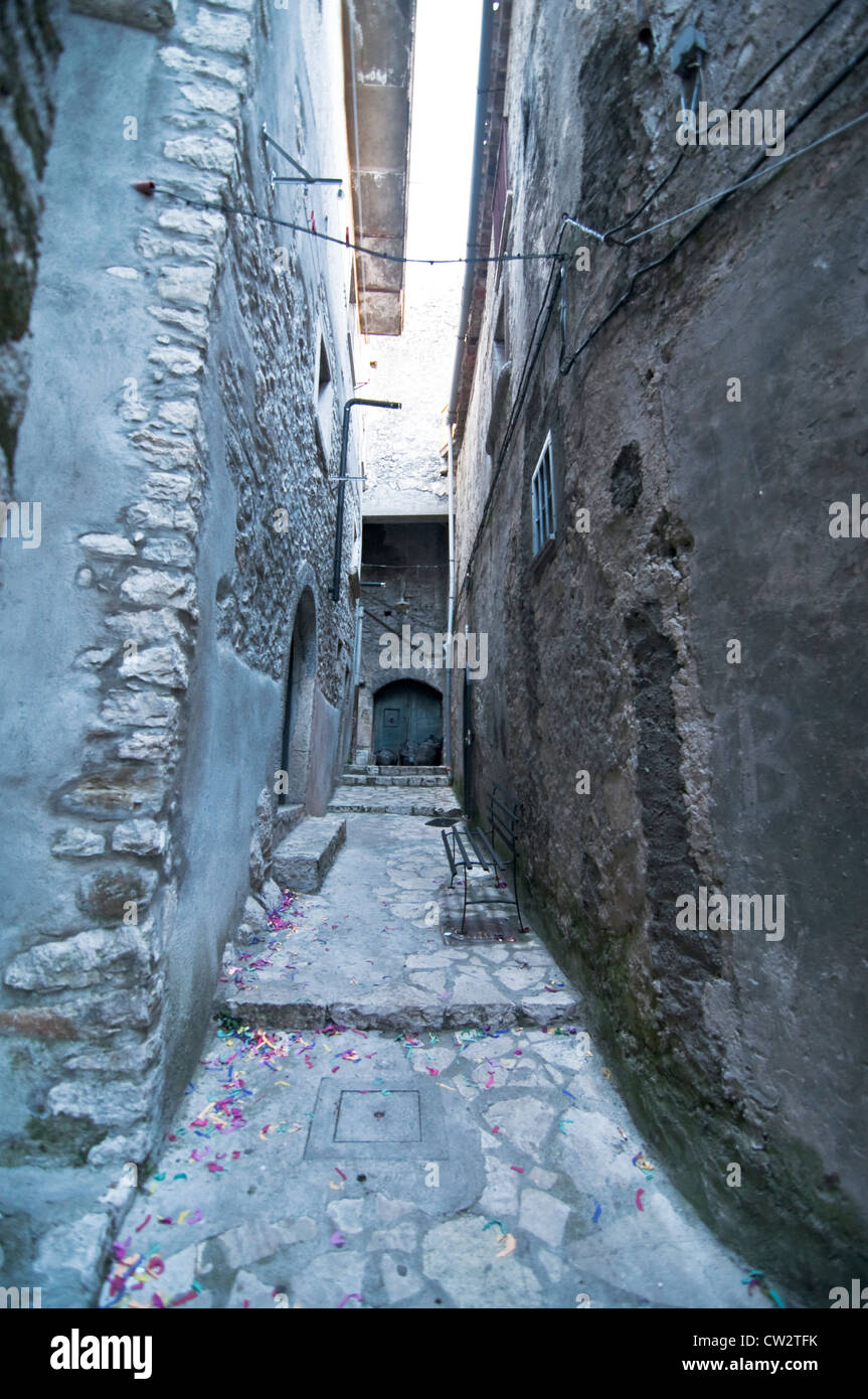 Italian narrow street hi-res stock photography and images - Alamy