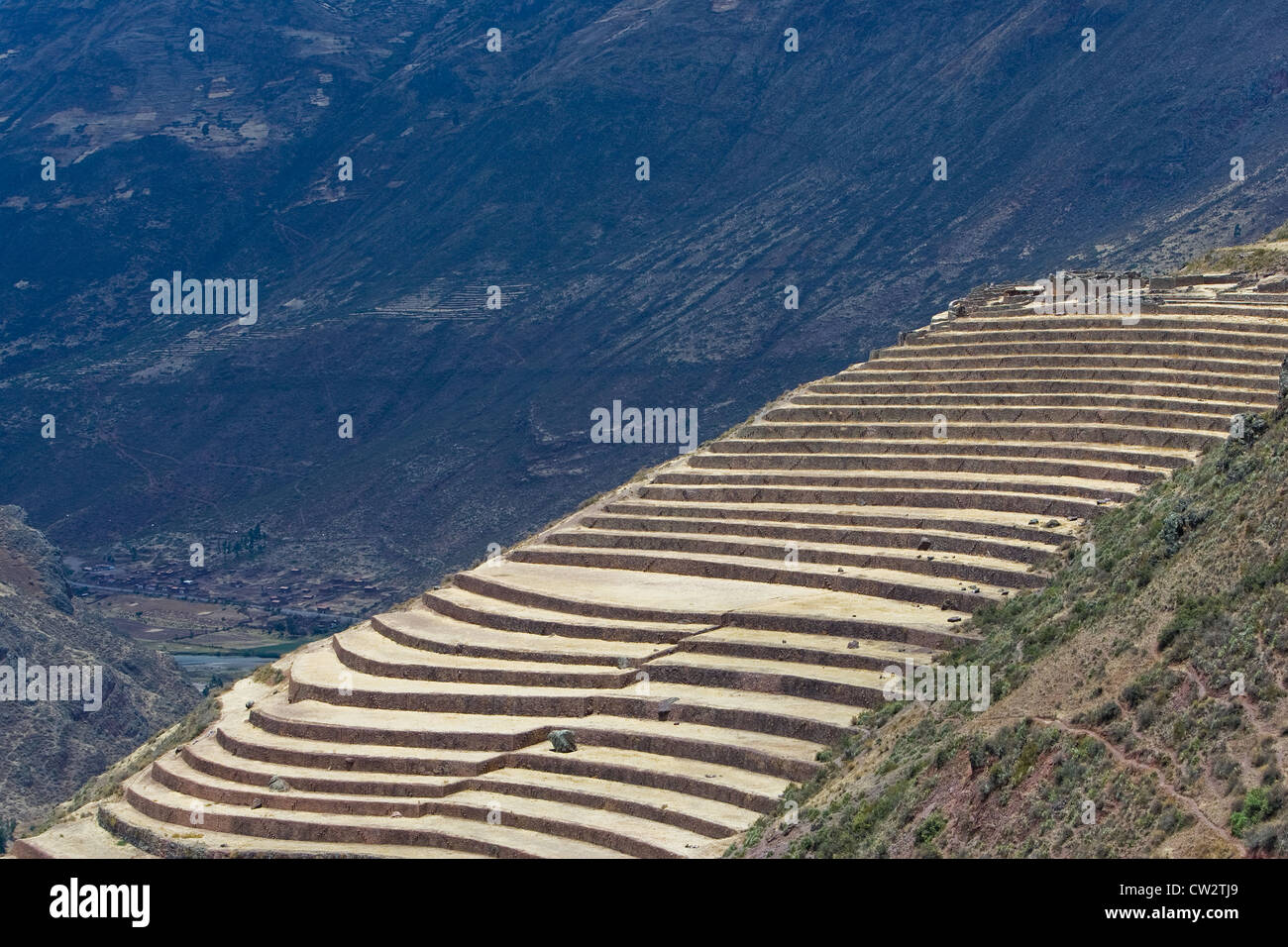 Ruins of Inca city Pisac in mountain landscape, Urubamba, sacred valley ...