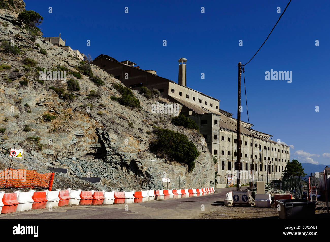 Blue asbestos hi-res stock photography and images - Alamy