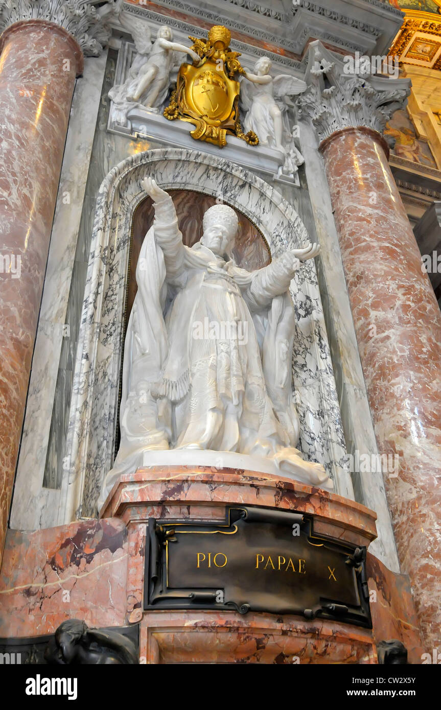 Statue Pope Paul X St. Peter's Basilica Rome Italy Europe Catholic ...