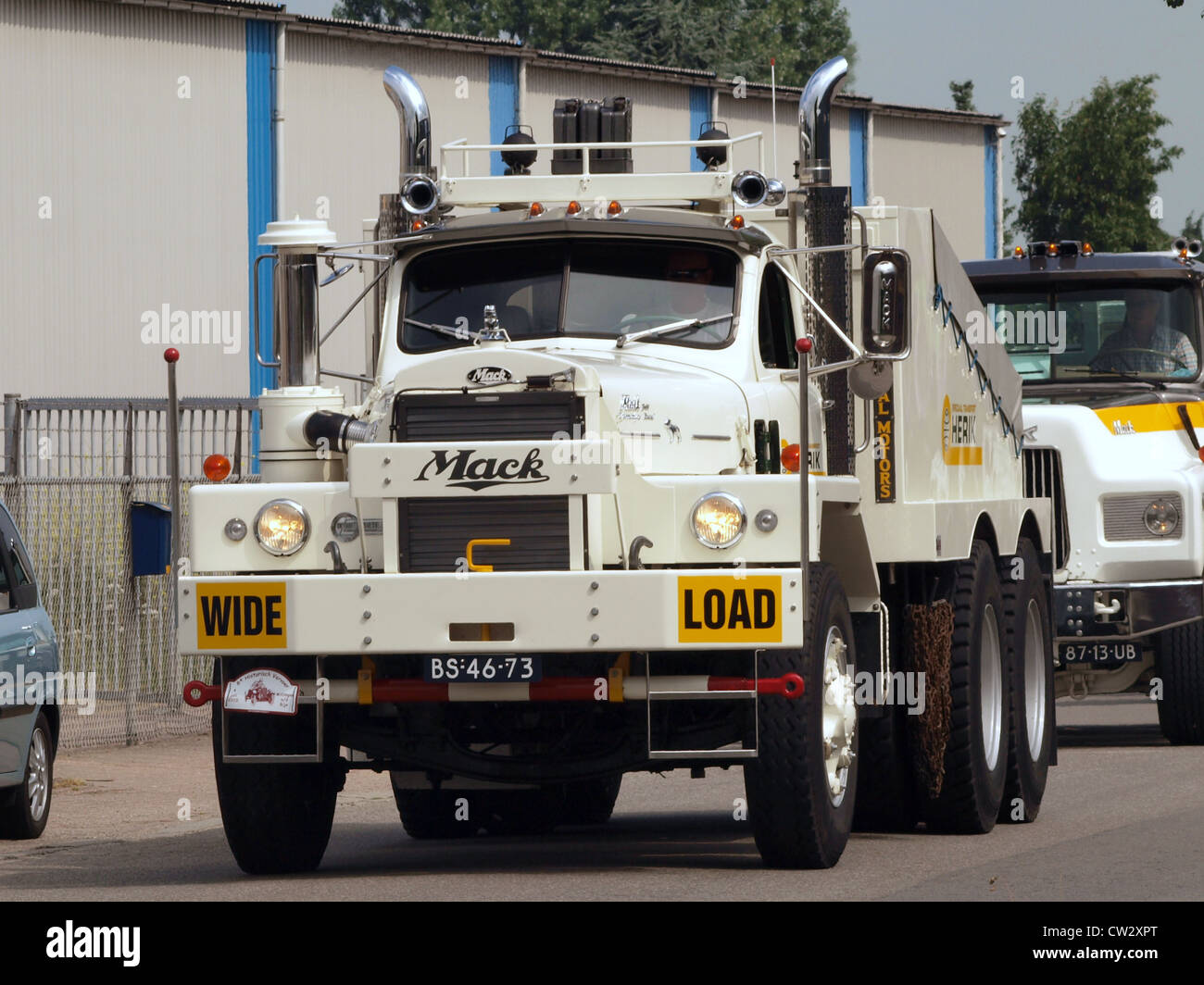 Classic mack truck hi-res stock photography and images - Alamy
