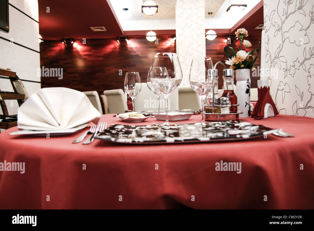 Table set for dinner in modern restaurant Stock Photo - Alamy
