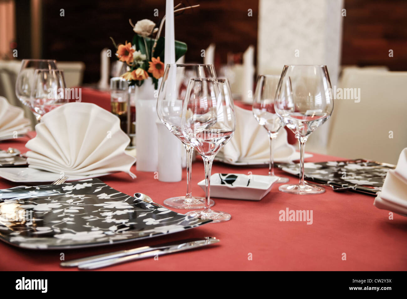 Table set for dinner in modern restaurant Stock Photo - Alamy