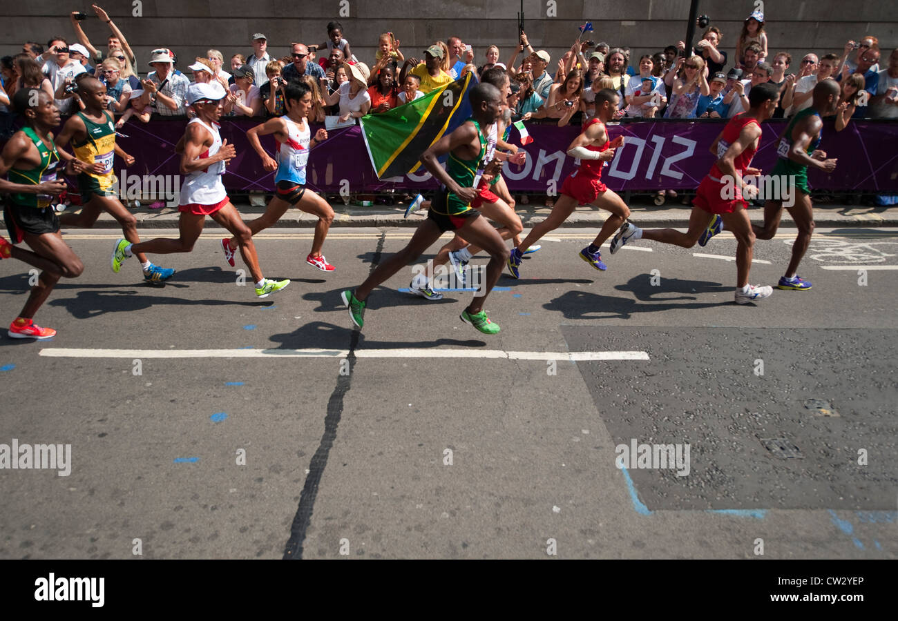Crowds of spectators line the streets of the City of London at the Bank ...