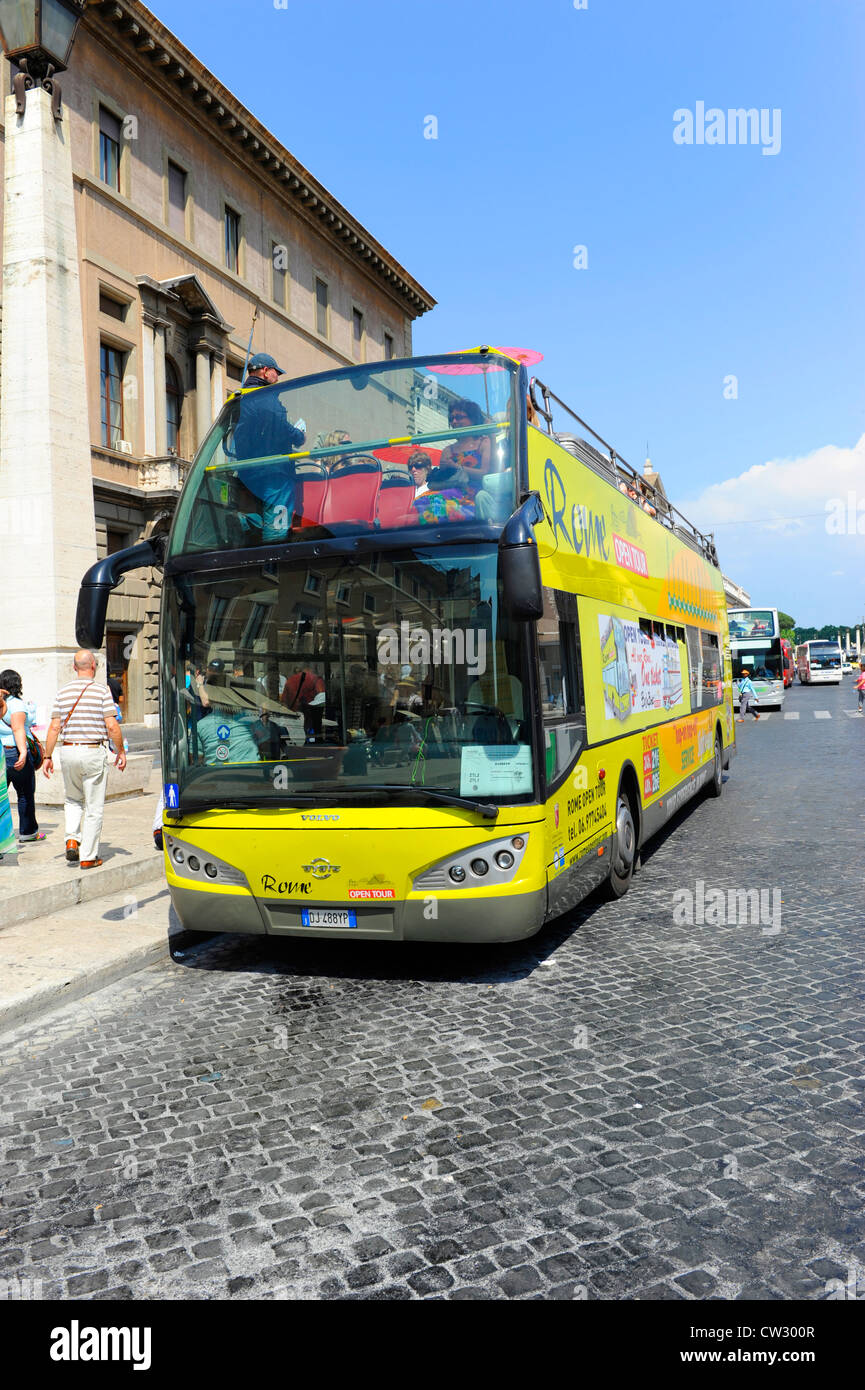 Vintage bus italy hi-res stock photography and images - Alamy