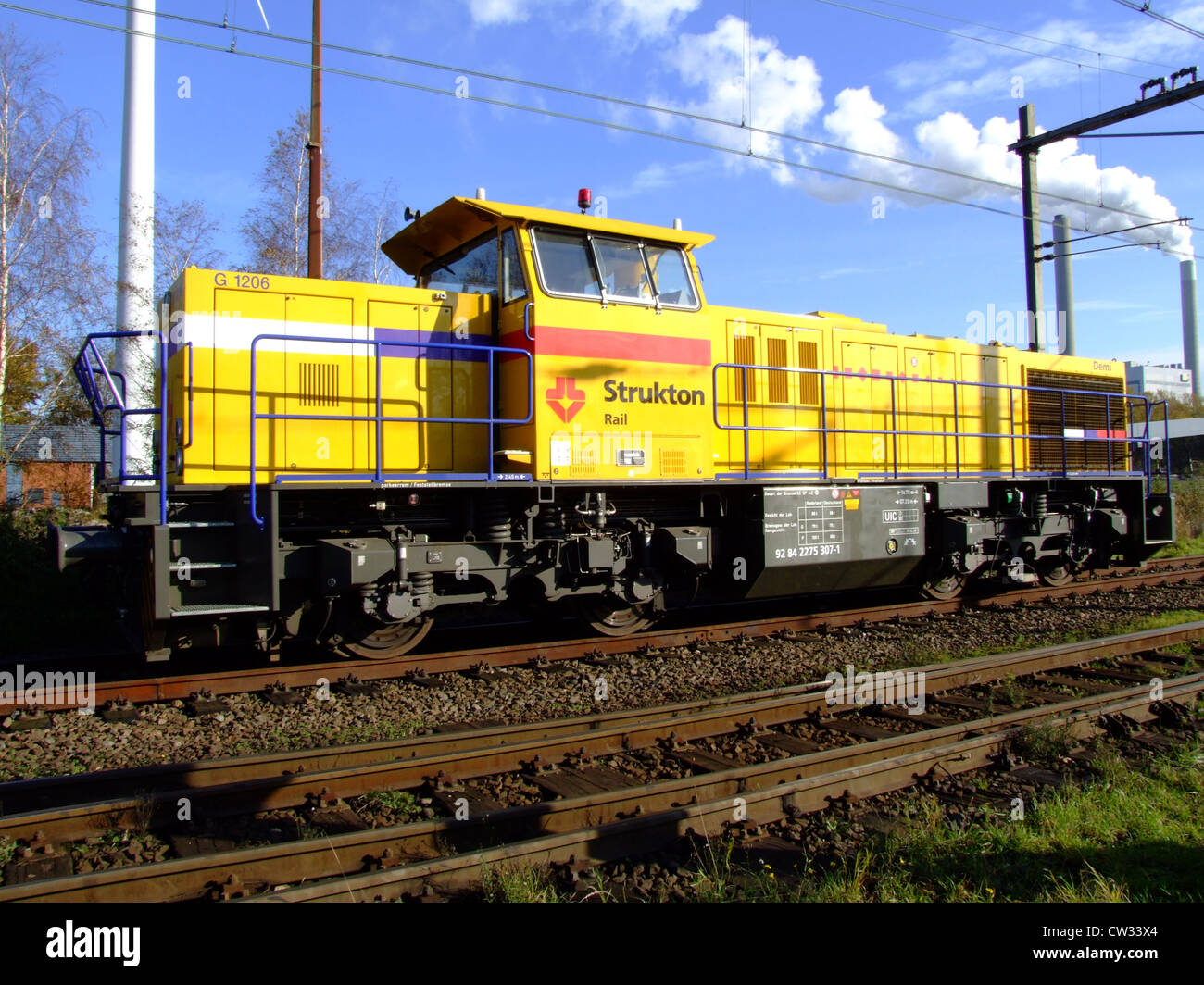 The Trukton Rail 303007 G 1206 is a powerful diesel-electric locomotive ...