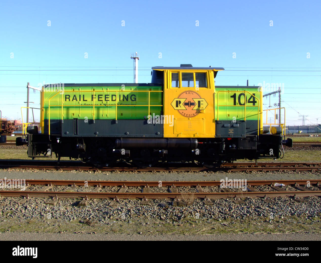 RRF Class V 100 locomotives at Rotterdam harbor emplacement Stock Photo ...