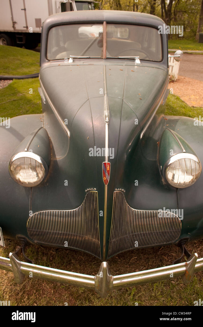 Old 1930s car on grass hi-res stock photography and images - Alamy