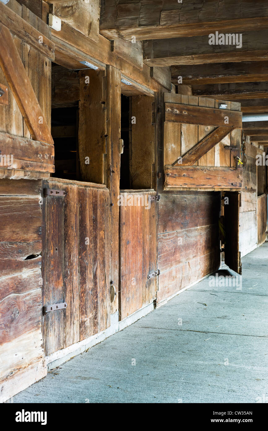 Stable doors hi-res stock photography and images - Alamy