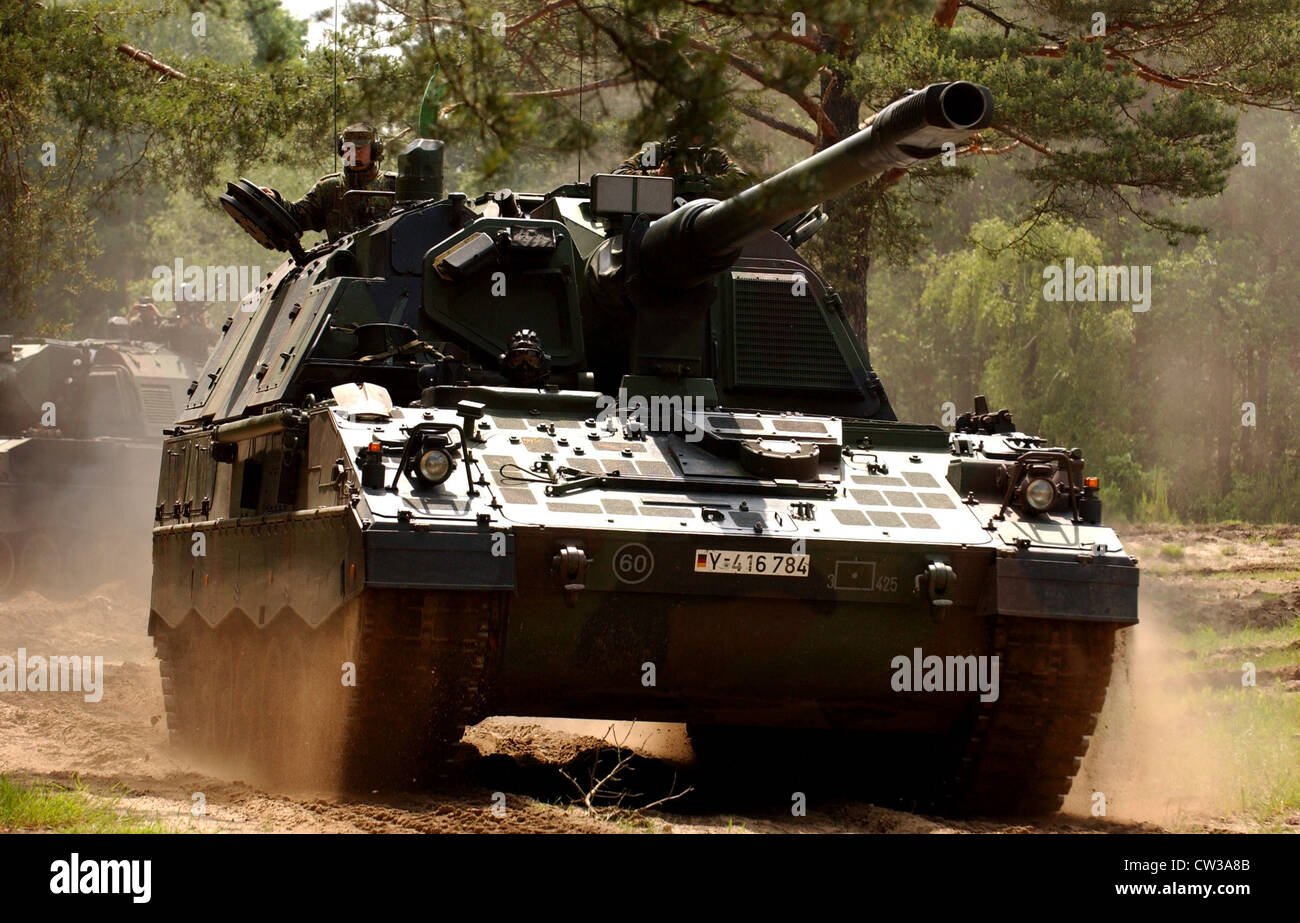 Truppenuebung the Bundeswehr, Howitzer 2000 Stock Photo - Alamy