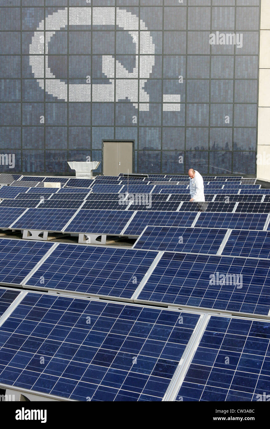 Q-Cells employees from the facade Stock Photo - Alamy
