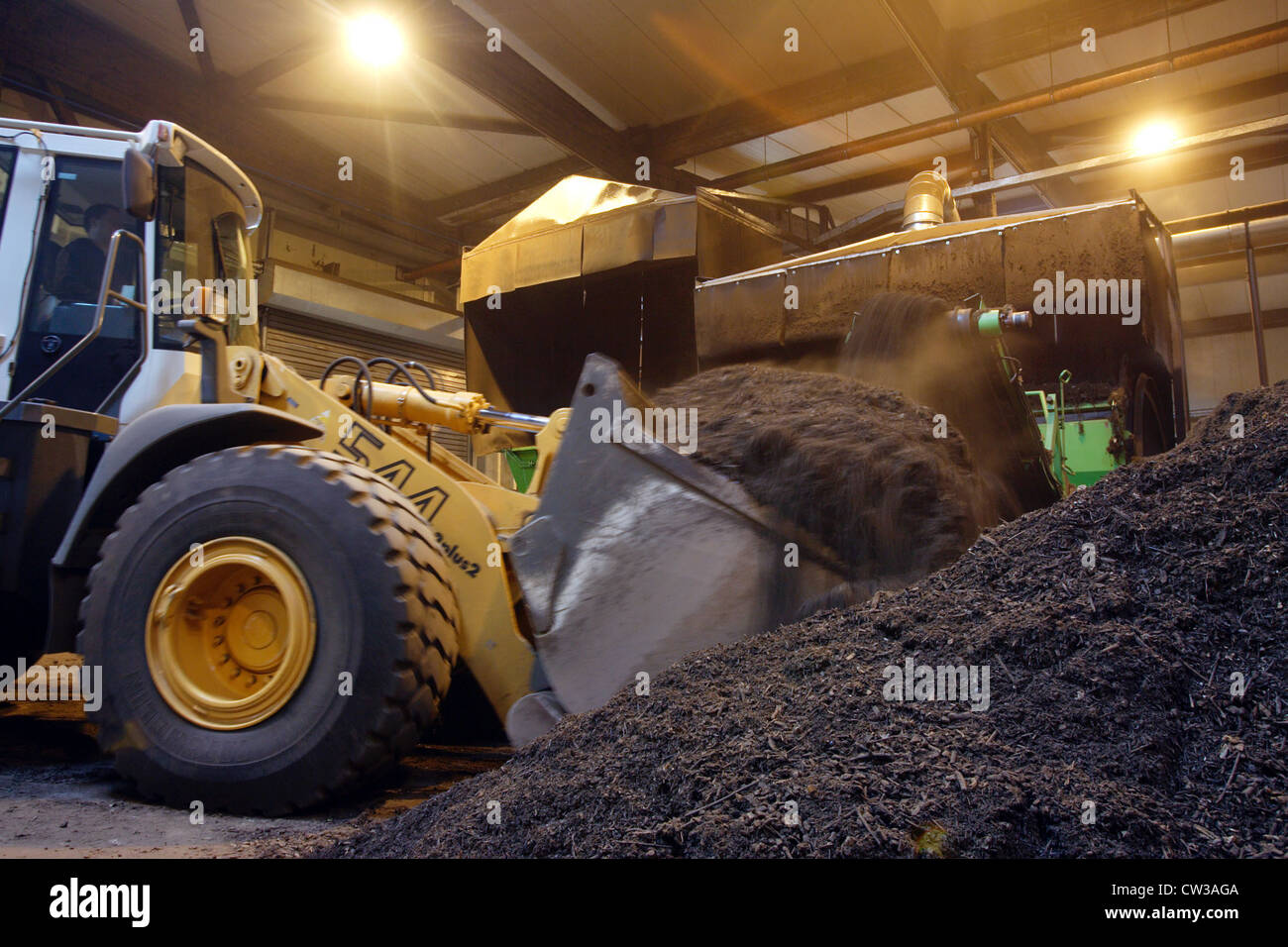 Finished compost hi-res stock photography and images - Alamy