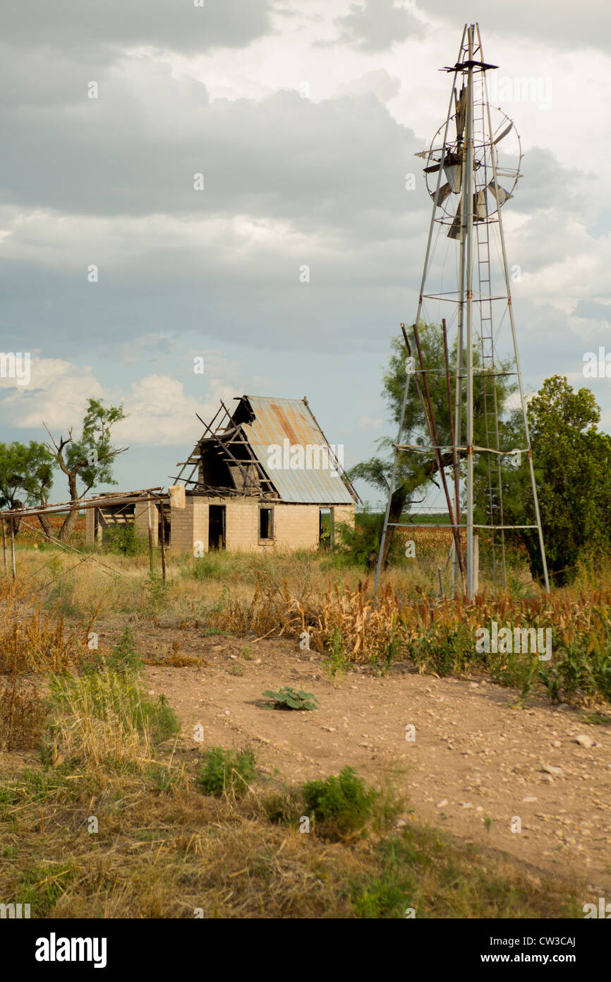 Old shack hi-res stock photography and images - Alamy