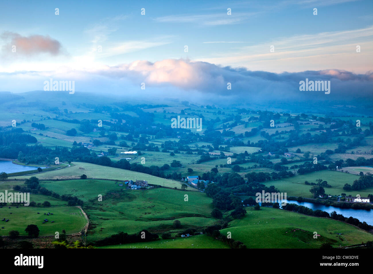 View misty dawn england hi-res stock photography and images - Alamy