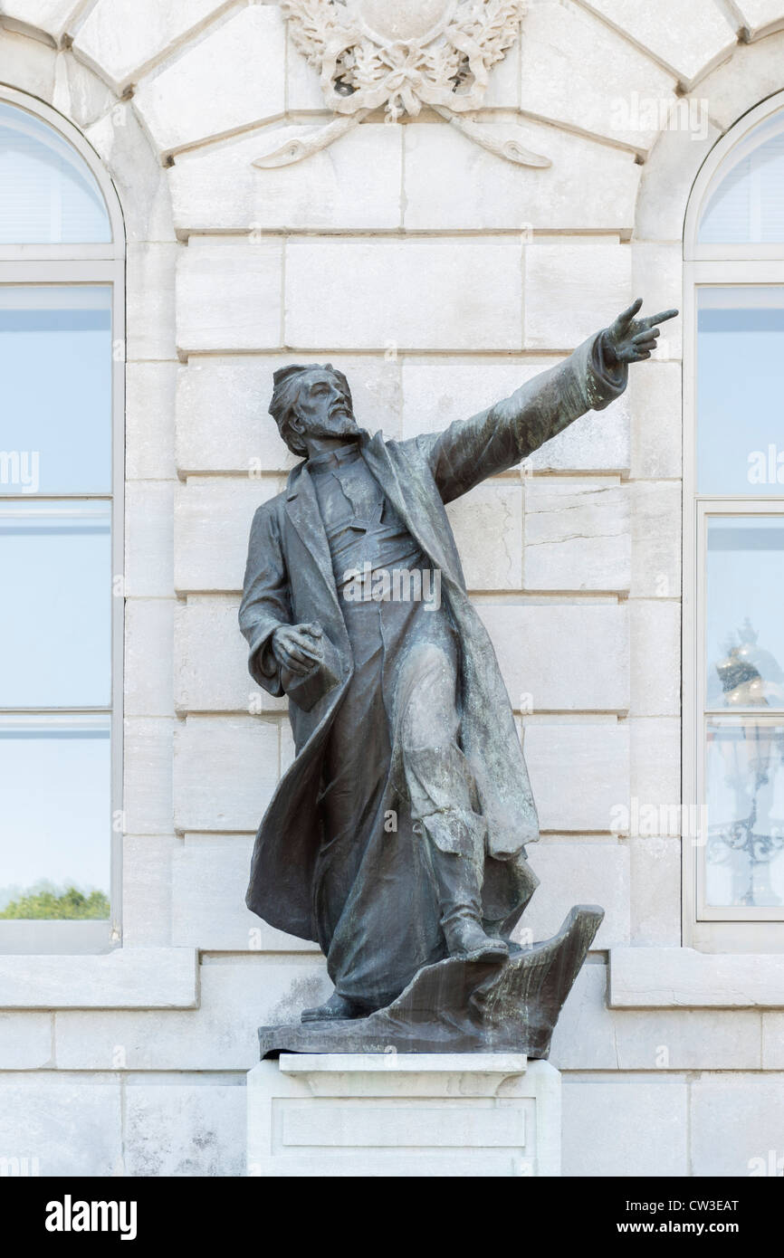 Jacques Marquette statue, Quebec City Stock Photo - Alamy