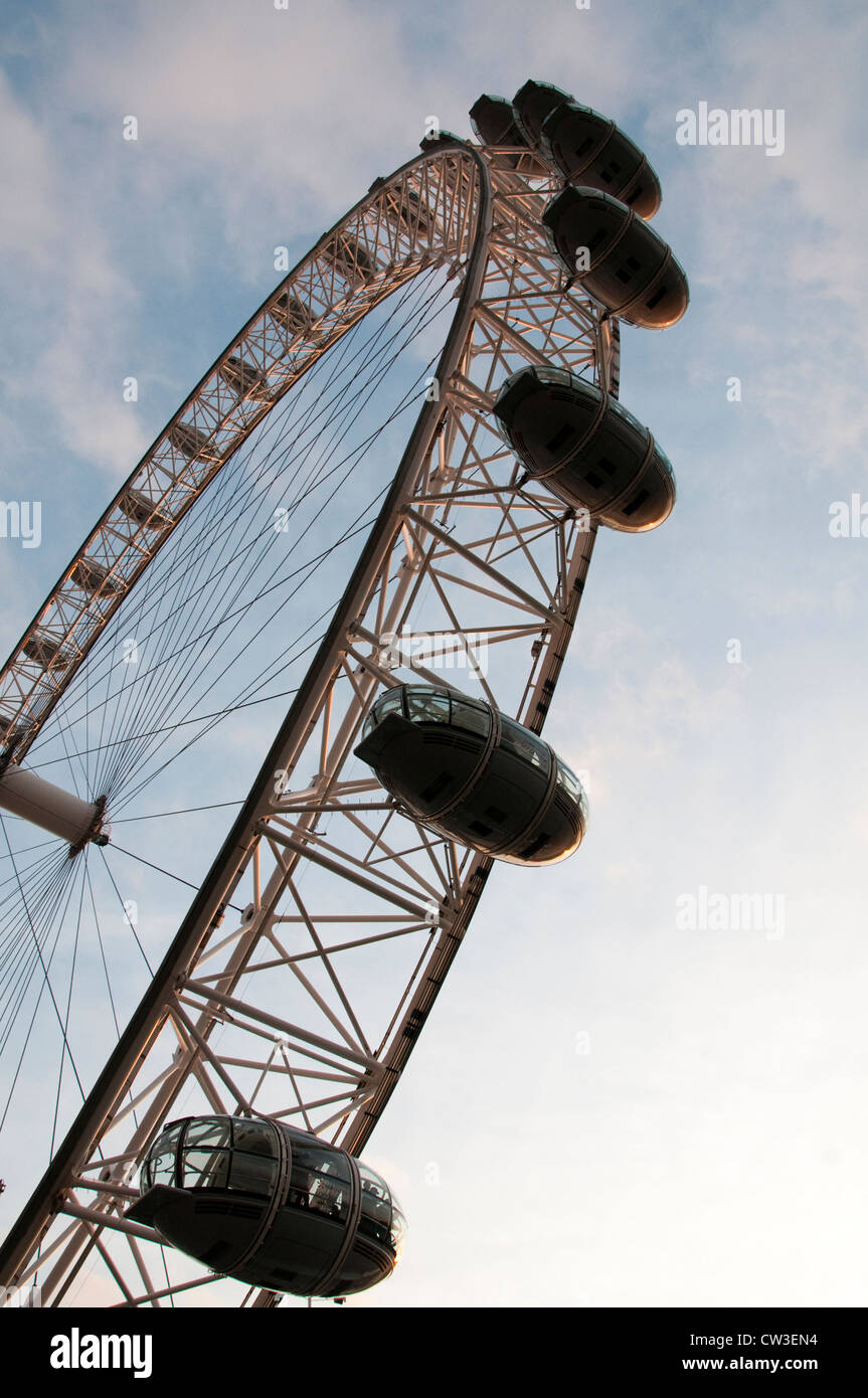 London eye spokes hi-res stock photography and images - Alamy