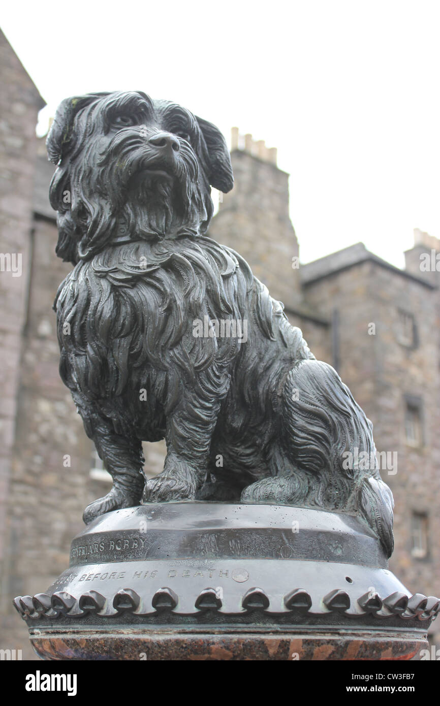 Statue of Greyfriars Bobby in Edinburgh Stock Photo - Alamy